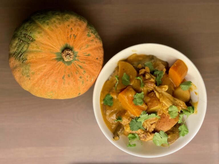 Kabocha Curry Stew with Chicken and Mushrooms - Food & Ryne
